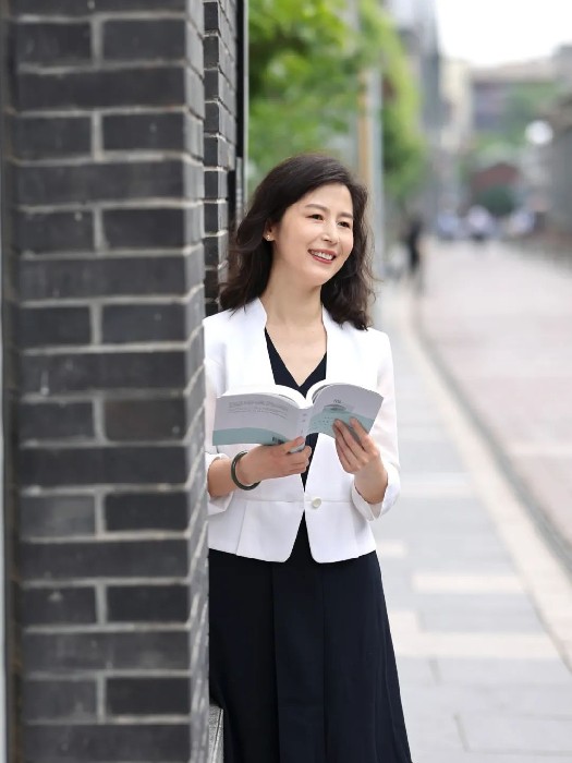 FU XIUYING :: Kortárs Kínai Írók